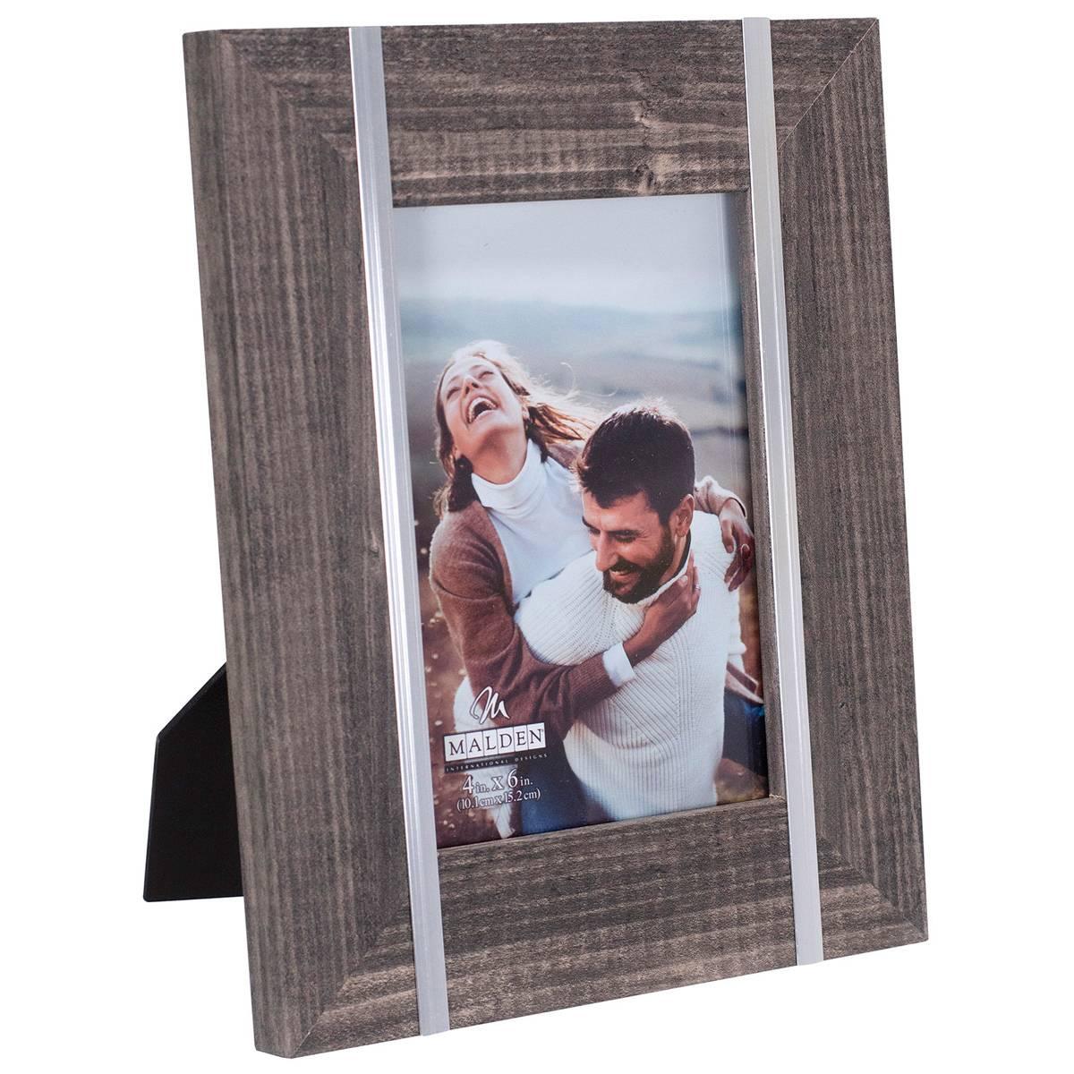 Click here for Malden Distressed Grey with Metal Frame - 4x6 prices