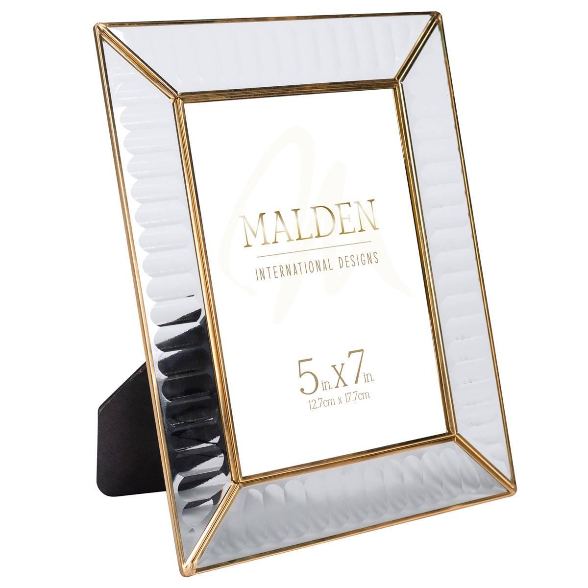 Click here for Malden Ribbed Glass with Gold Metal Frame - 5x7 prices