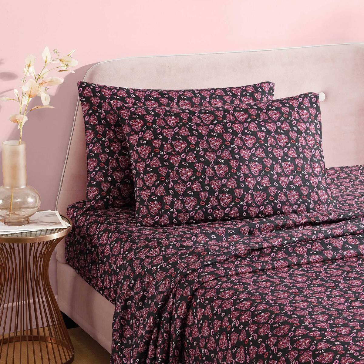 Betsey Johnson Silky Microfiber Printed 4-Pc. Sheet Set  Queen - Lipstick Betsey