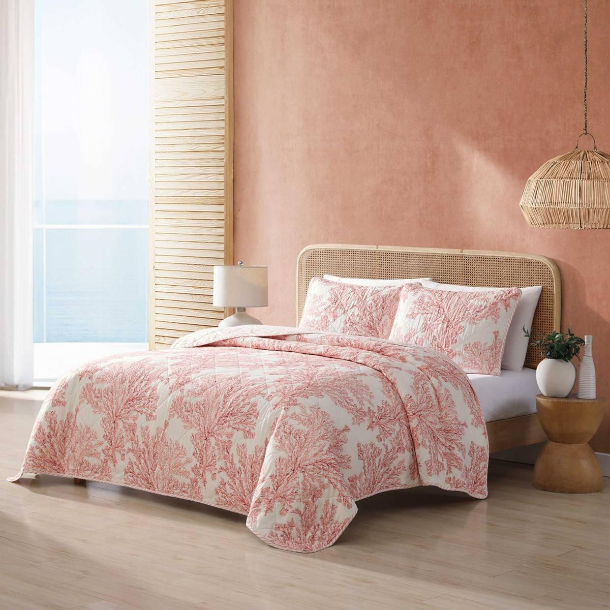 Tommy Bahama Home Coral Garden Reversible 3 Piece Quilt Set  King - Rose Coral