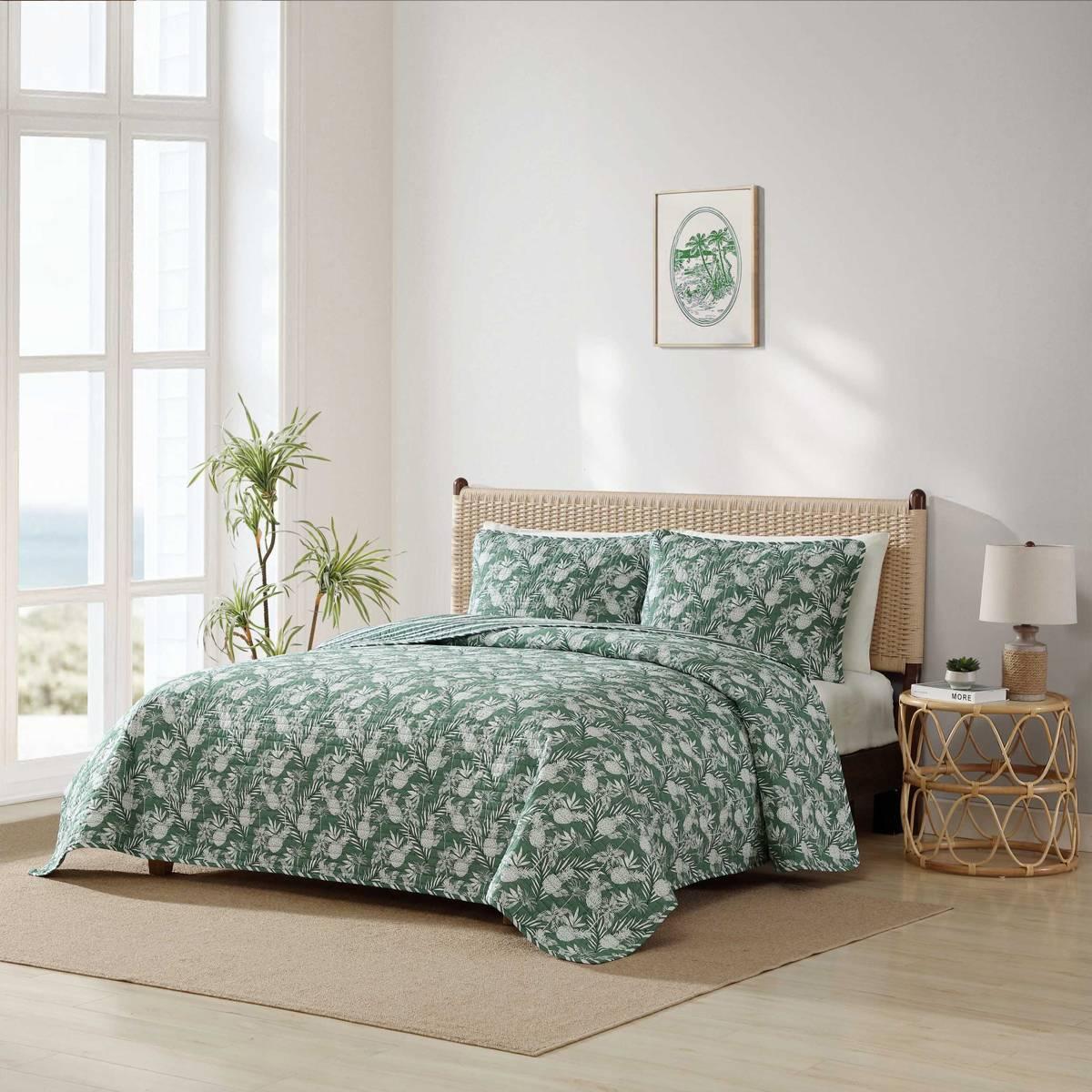 Tommy Bahama Home Pineapple Venture Reversible Quilt Sets