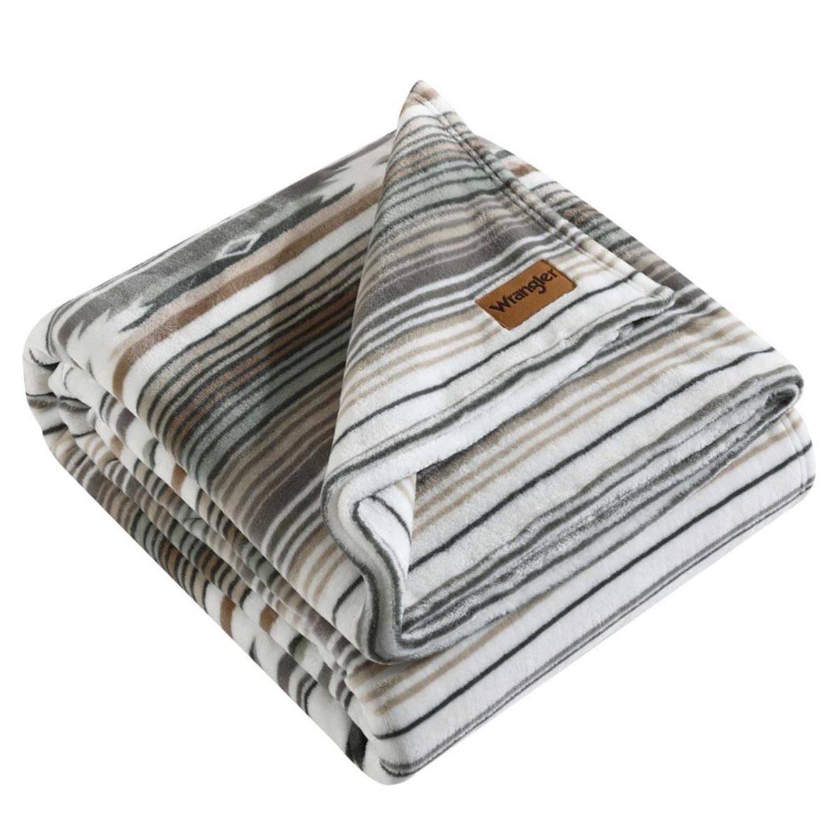 Click here for Wrangler Coyote Sands Plush-Fleece Blanket prices
