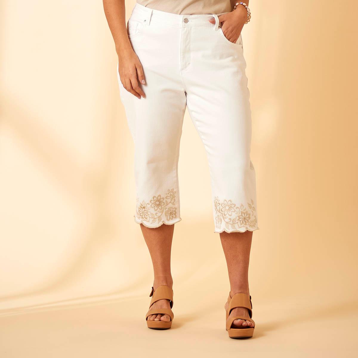 Click here for Petite Gloria Vanderbilt Amanda Capris w/Embroider... prices