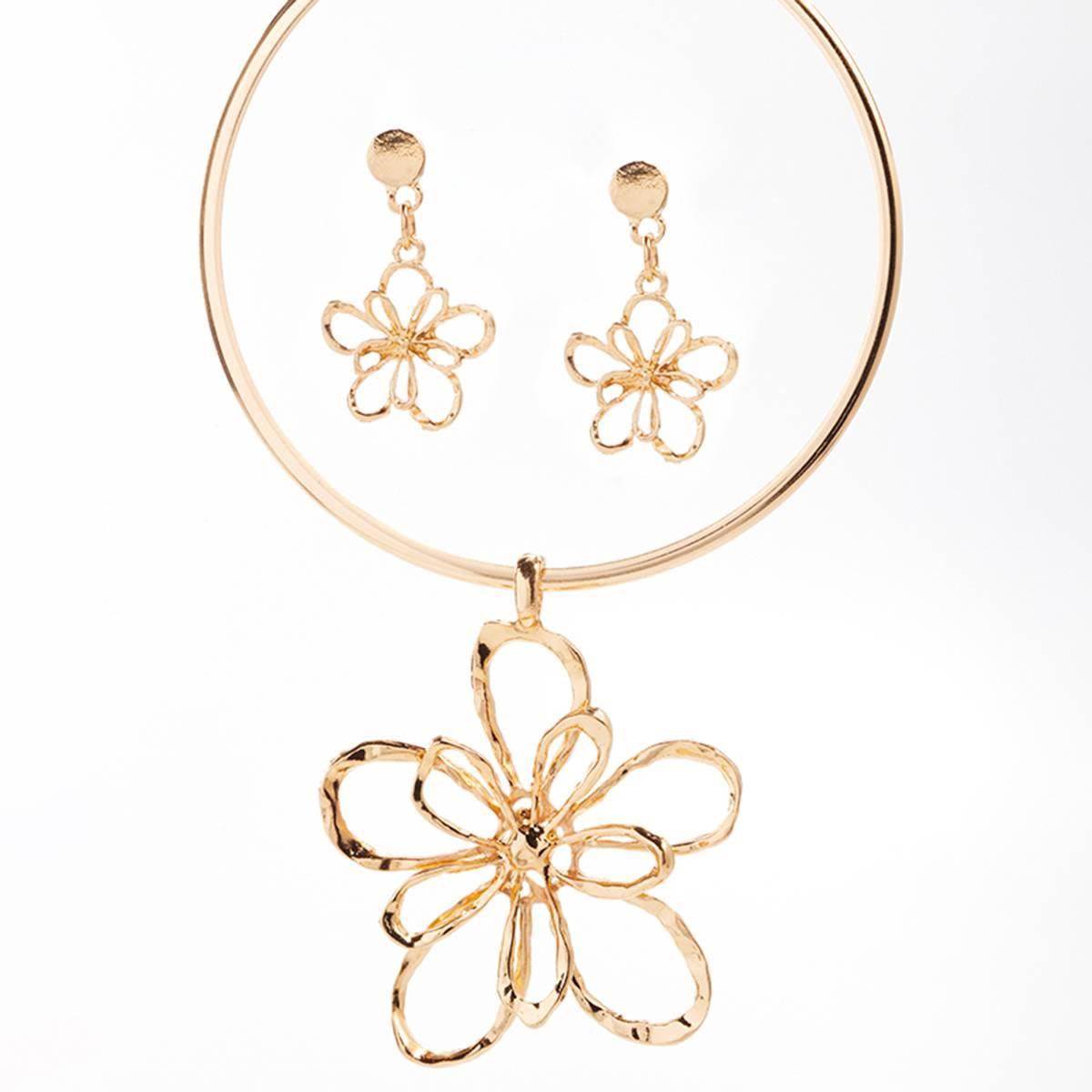 Click here for Ashley Cooper(tm) Collar Necklace with Hammered Fl... prices