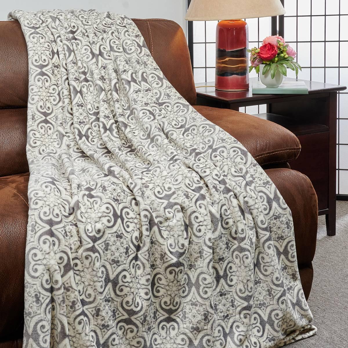 Click here for Kathy Ireland Flannel Stratford Fleece Blanket prices