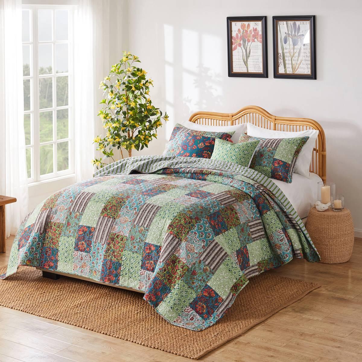 Greenland Home Fashions Jasmin Vintage Boho Reversible 3-Pc. Quilt Set  King - Jade