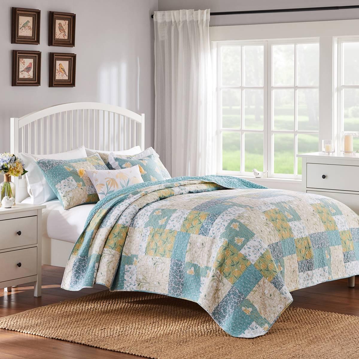Greenland Home Fashions Evangeline Modern Floral Reversible 3-Pc. Quilt Set  Full/Queen - Mist