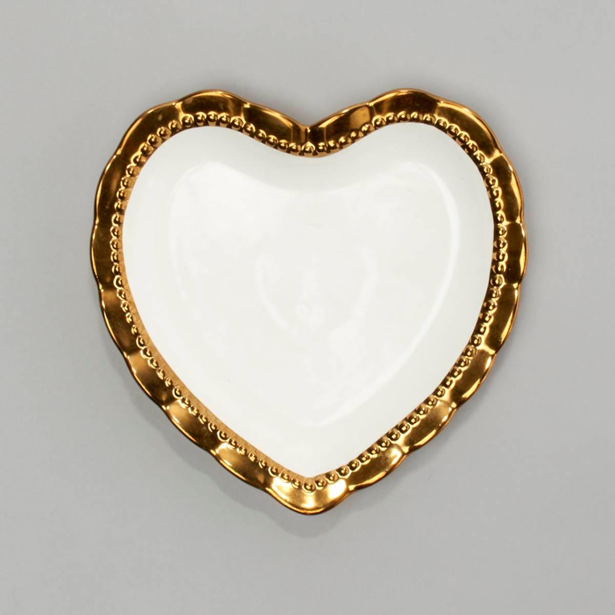 Click here for Bombay 8 In Gold Edge Heart Shape Salad Plate prices