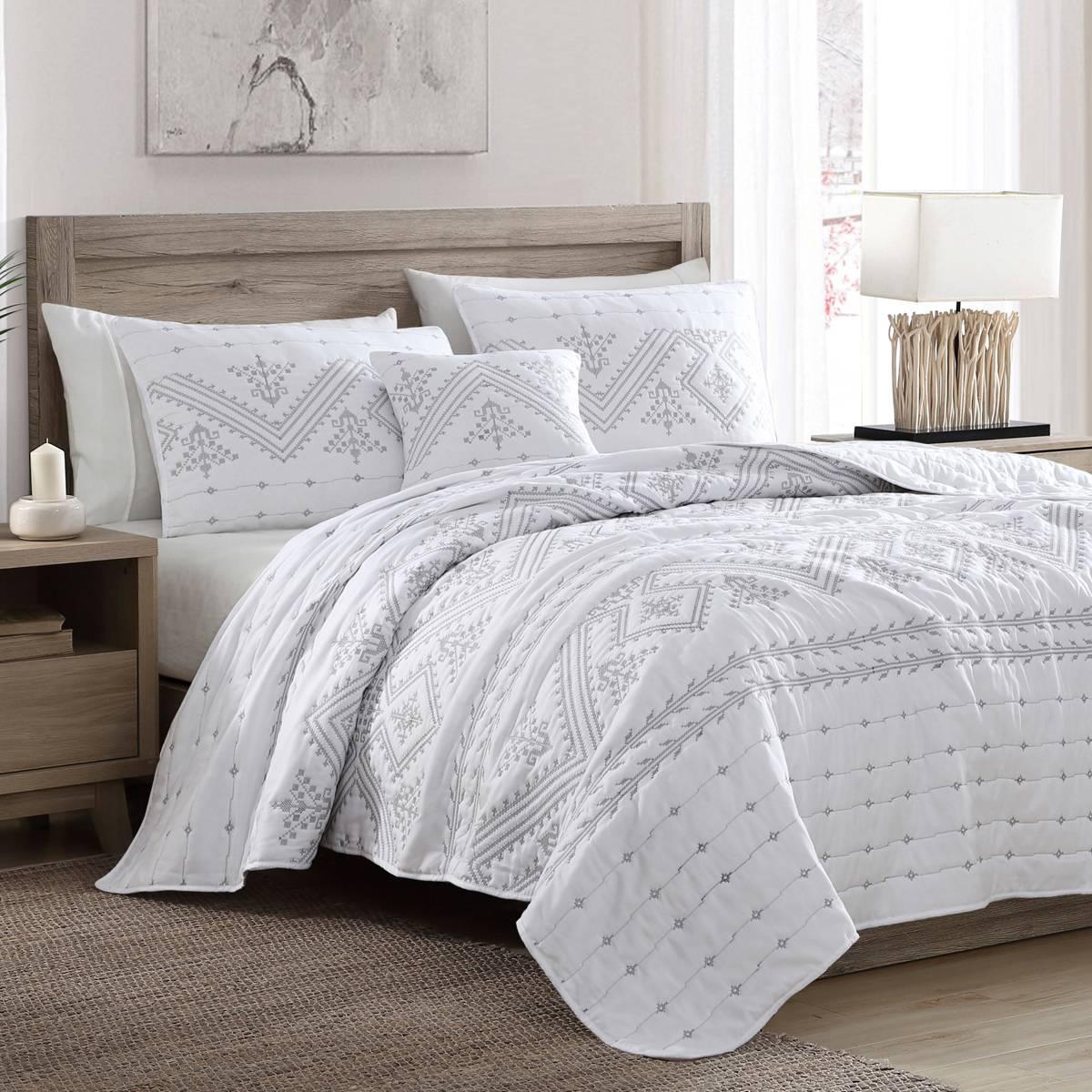 Click here for Zorlu Brielle Cross Stitch Quilt Set prices