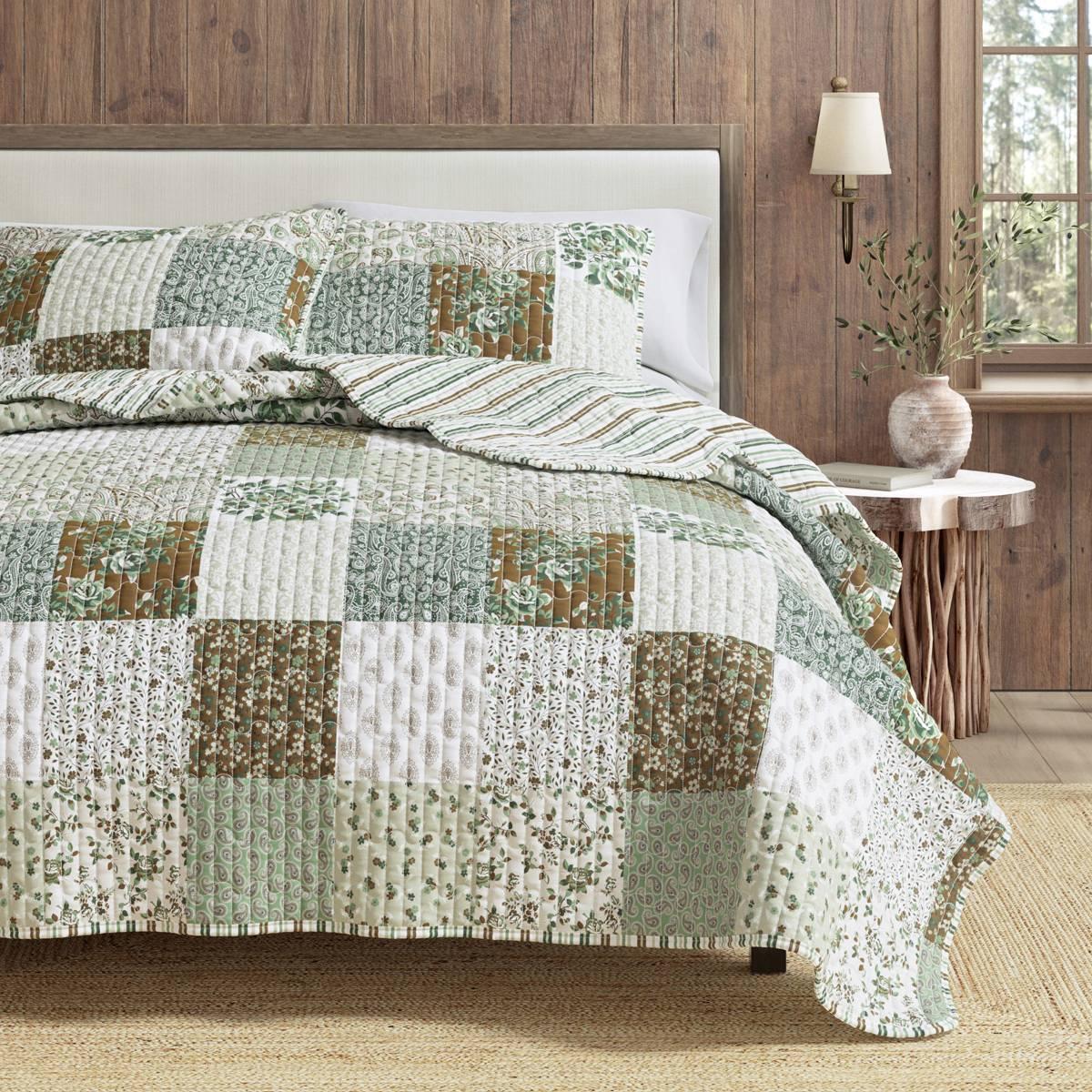 Click here for FreshFolds Damia 3pc. Reversible Paisley Patchwork... prices