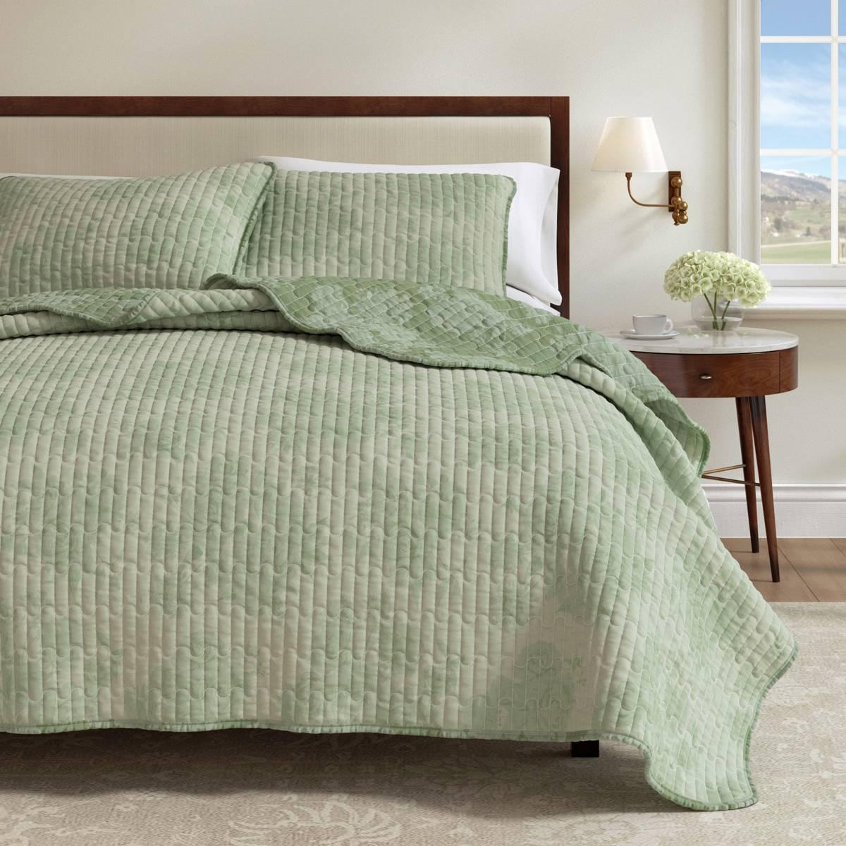 Click here for FreshFolds Corin 3pc. Reversible Floral Quilt Set prices