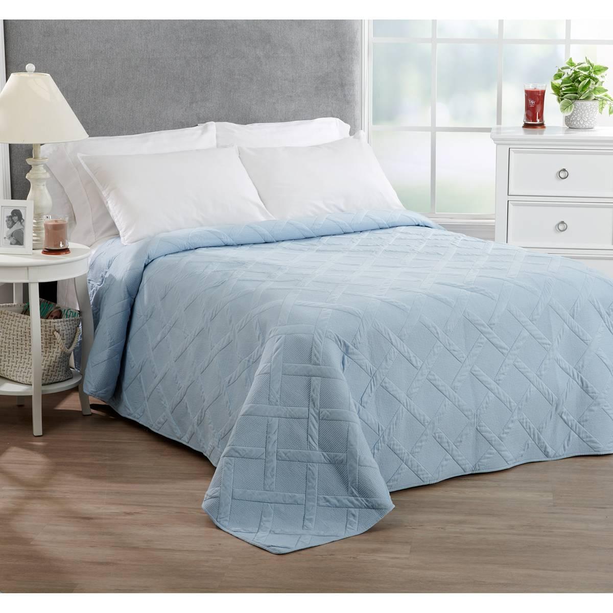 Click here for Ashley Cooper(tm) Lattice Lola  Bedspread prices