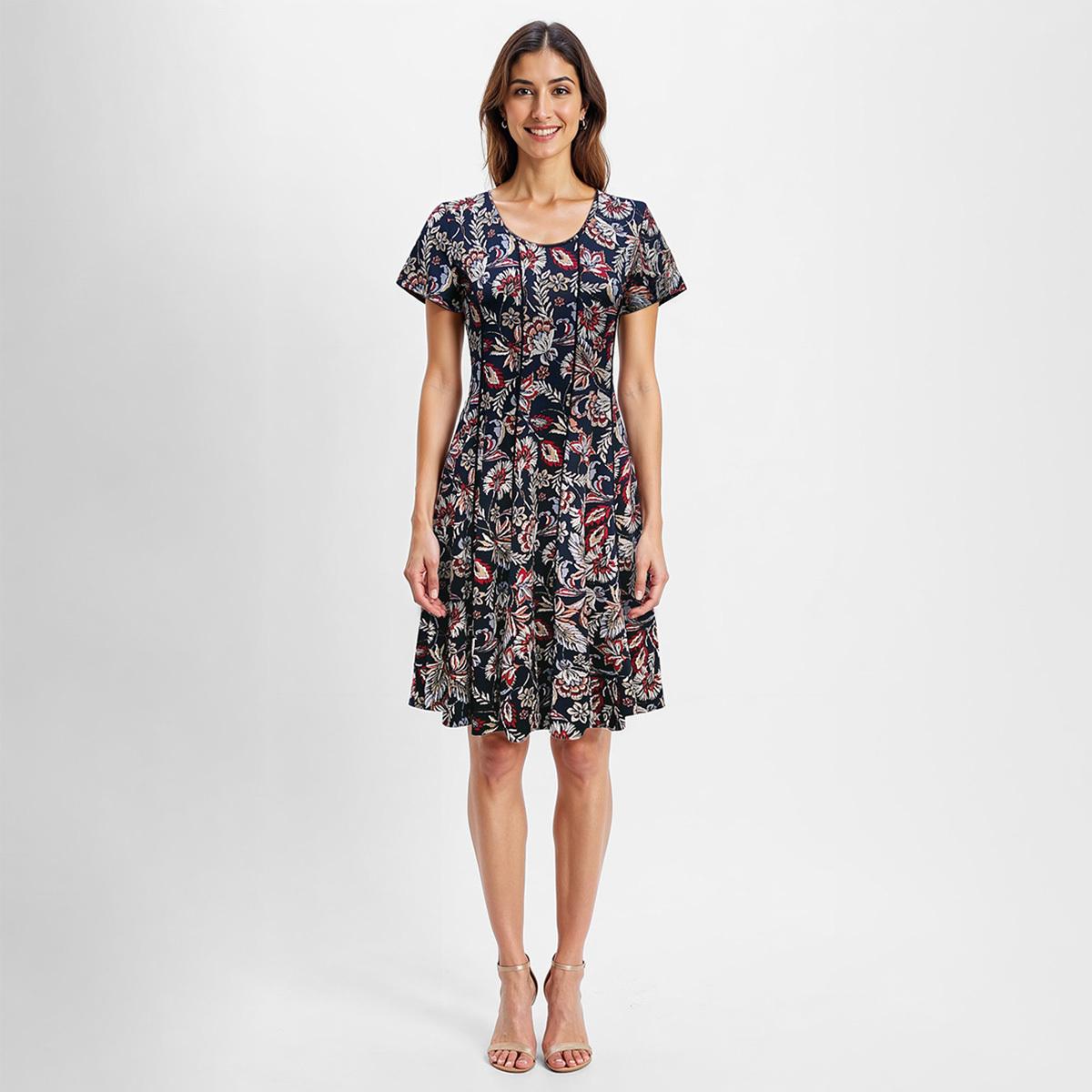 Click here for Womens Sami & Jo Short Sleeve Floral Shift Dress prices