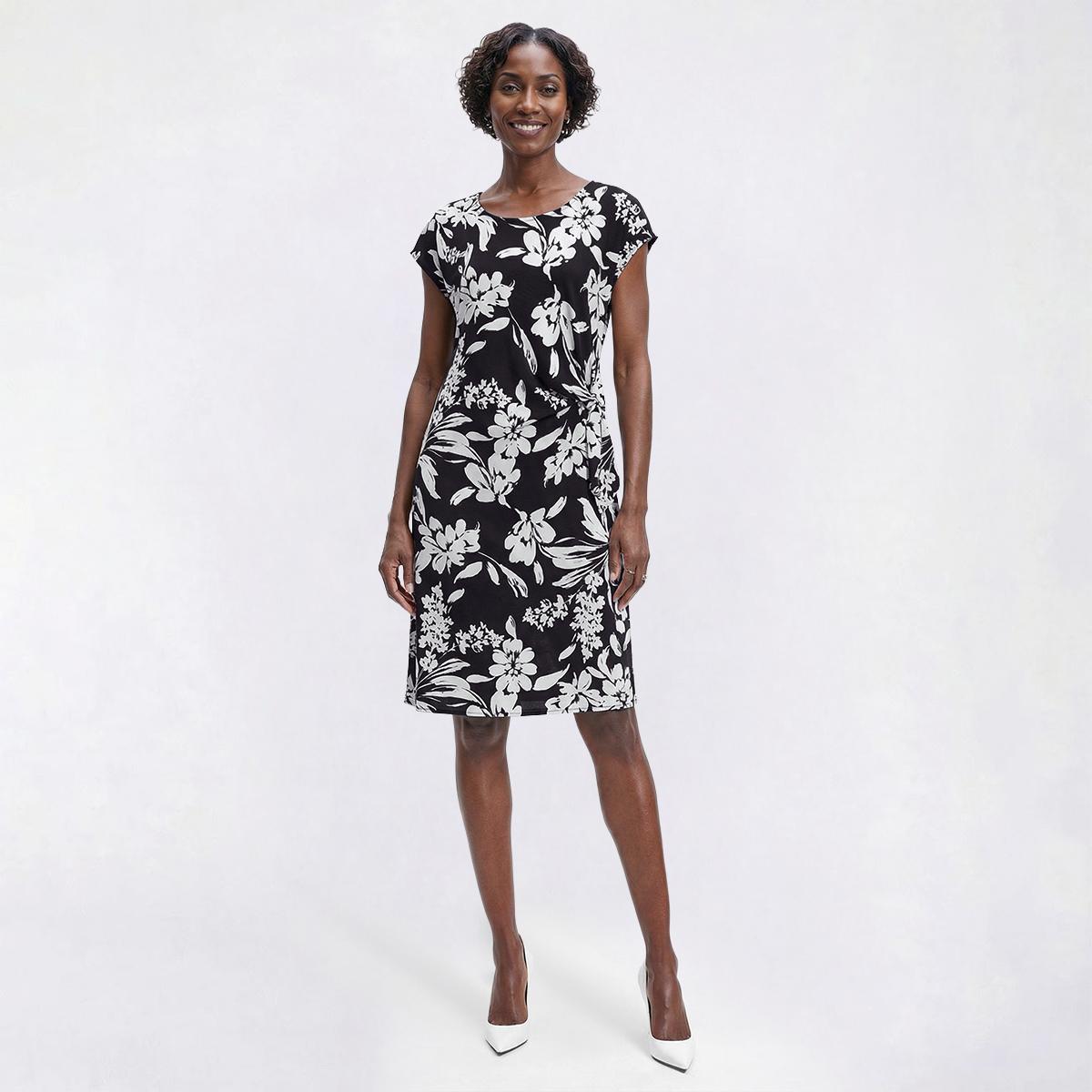 Click here for Petite Connected Apparel Short Sleeve Floral Saron... prices