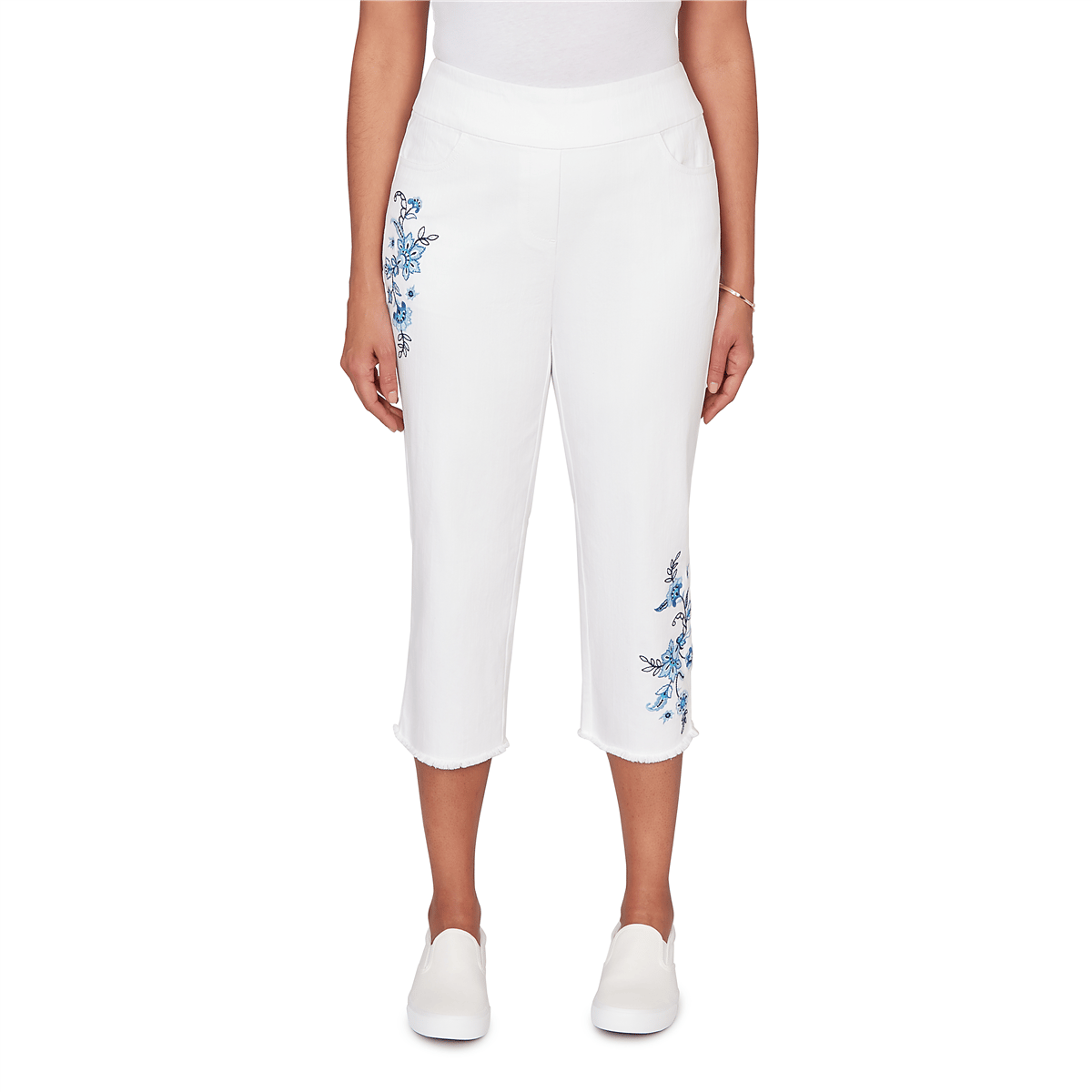 Click here for Petite Alfred Dunner Mykonos Floral Embroidery Fri... prices