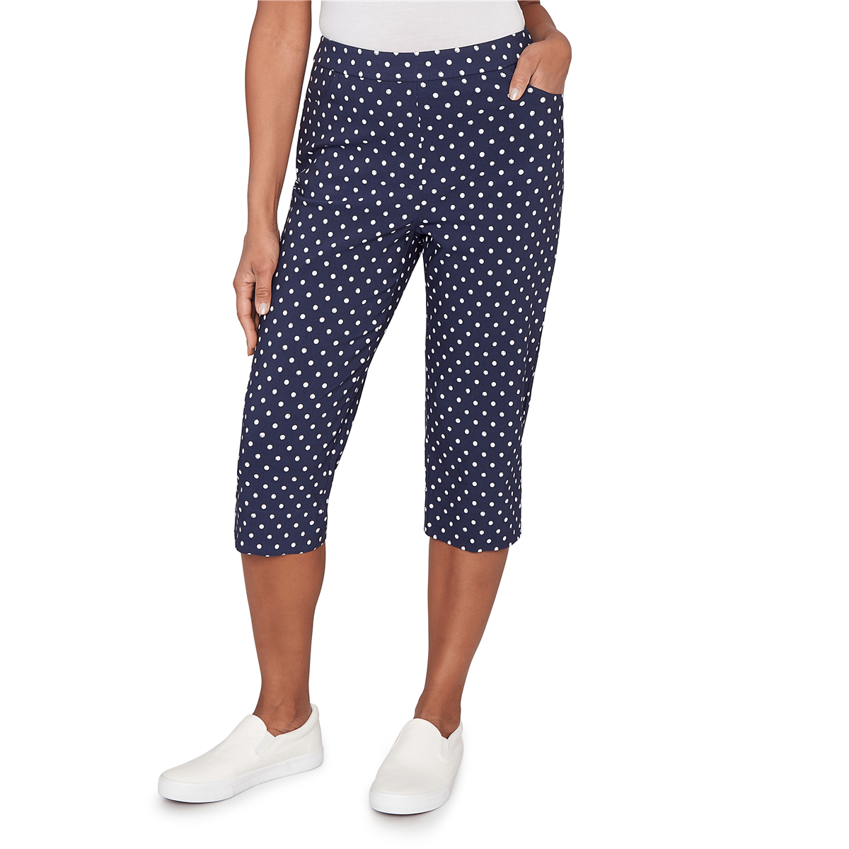 Click here for Petite Alfred Dunner Port Side Pull On Dot Capris prices