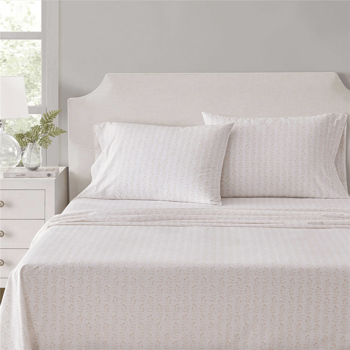 Click here for Martha Stewart Core Ditsy Vine Sheet Set prices