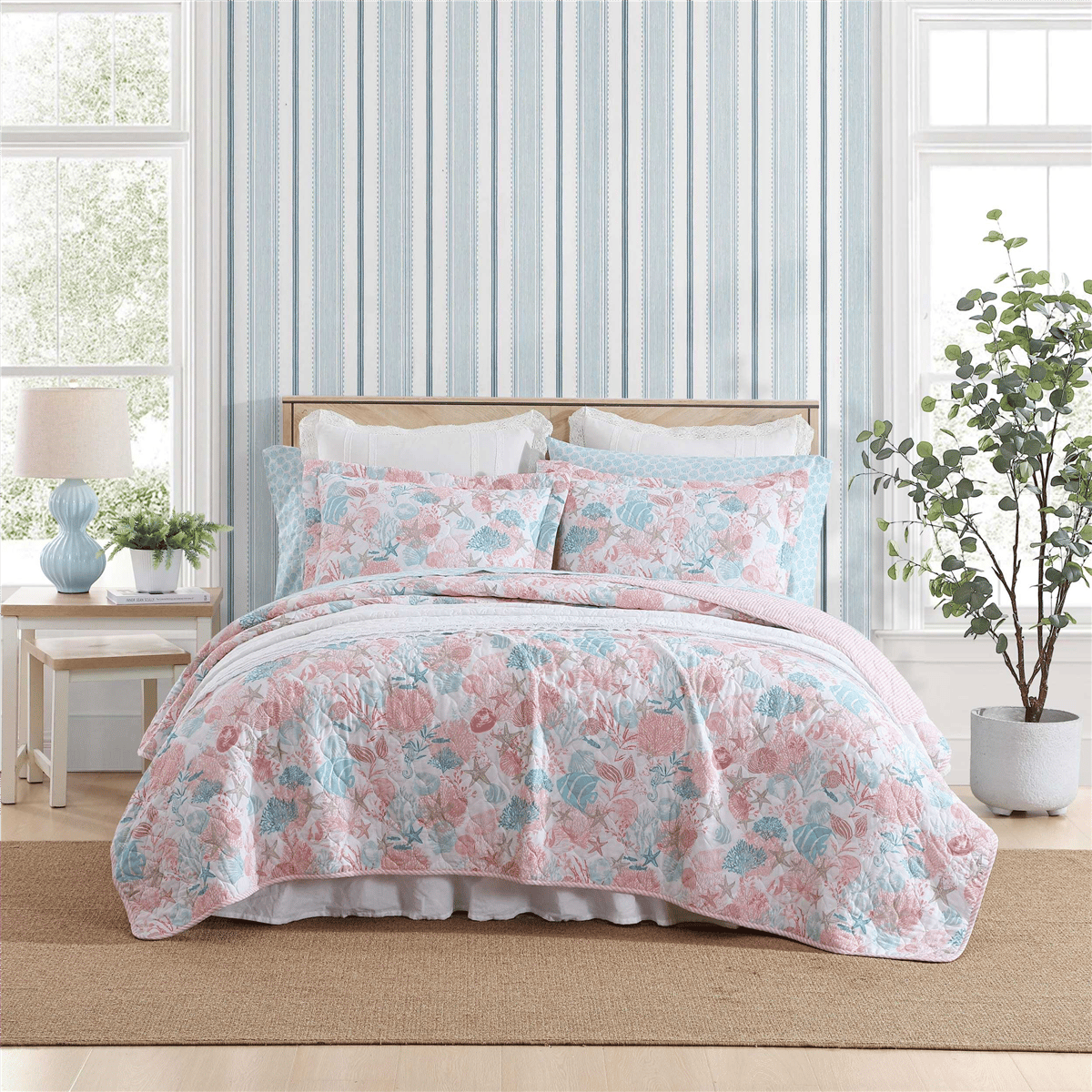 Closeout! Laura Ashley Swimtime Reversible 3 Piece Quilt Set  King - White/Coral/Aqua