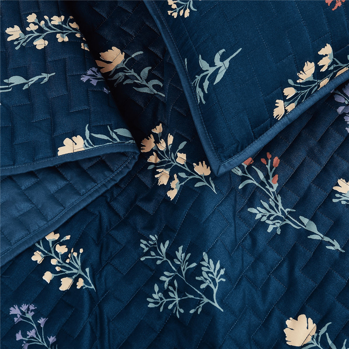 Click here for Cannon Avery Floral 3pc. Quilt Set prices