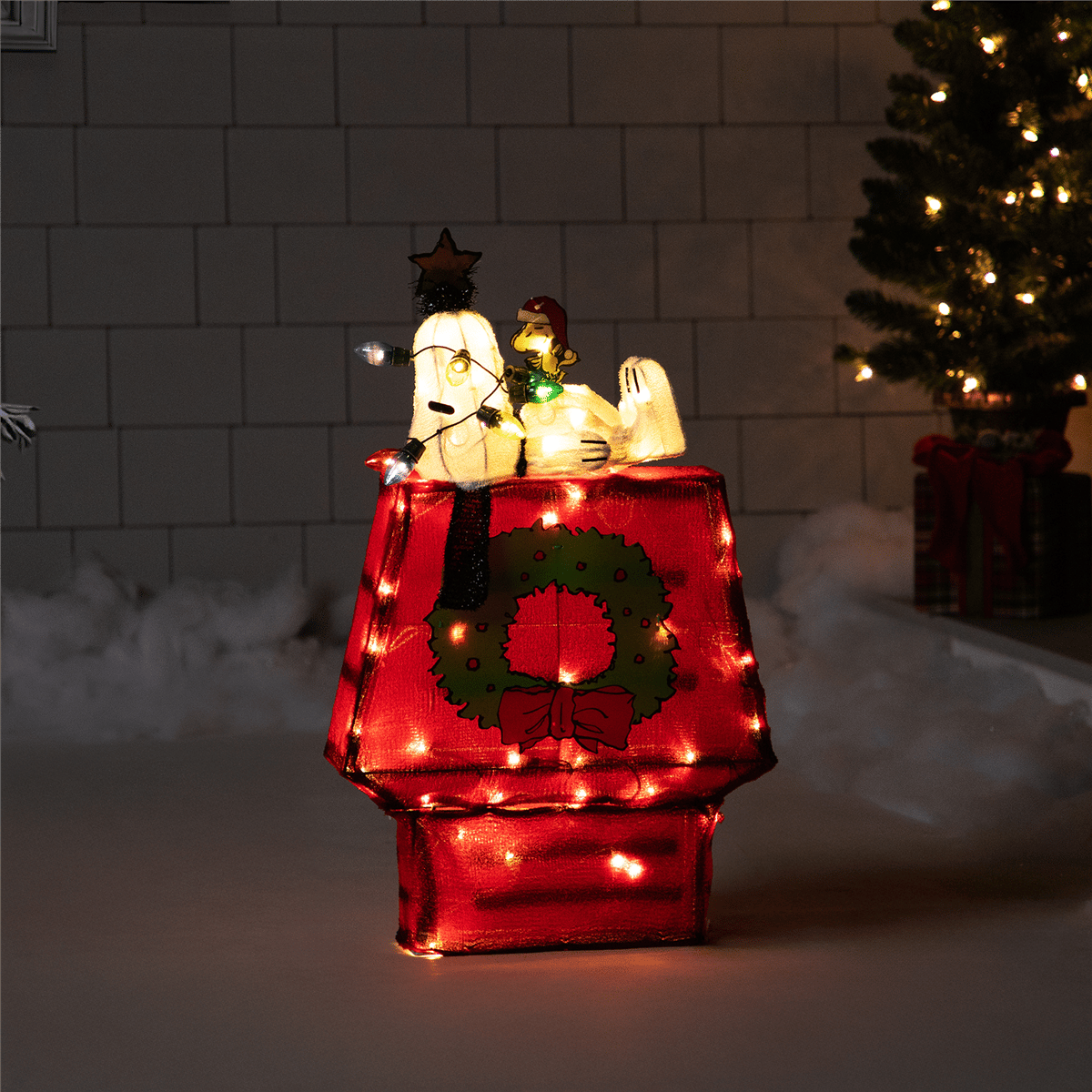 Click here for Northlight Lighted Snoopy on Dog House Outdoor Chr... prices