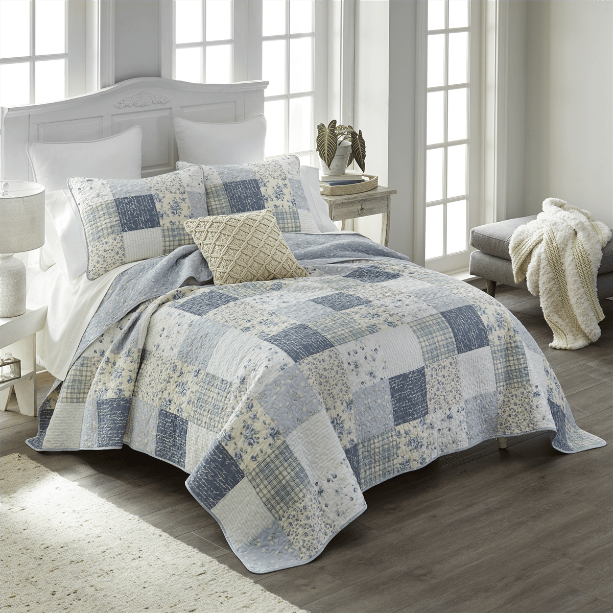 Click here for Donna Sharp Blue Pastures Cotton Quilt Set prices