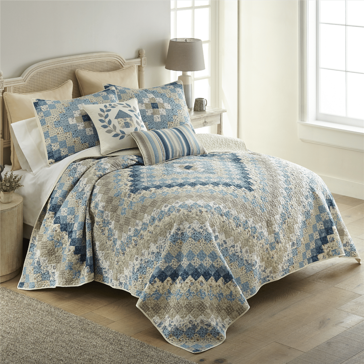 Click here for Donna Sharp Blue Diamond Quilt Set prices